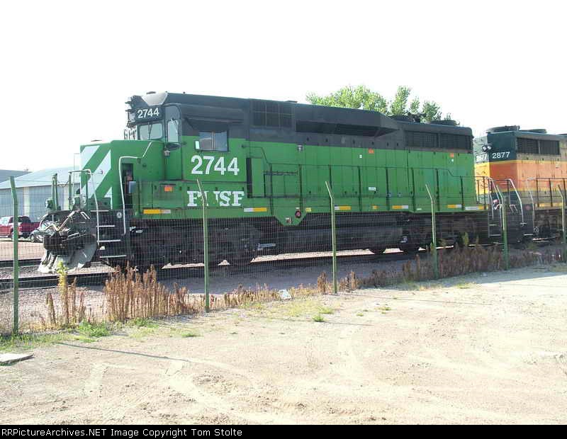 BNSF 2744